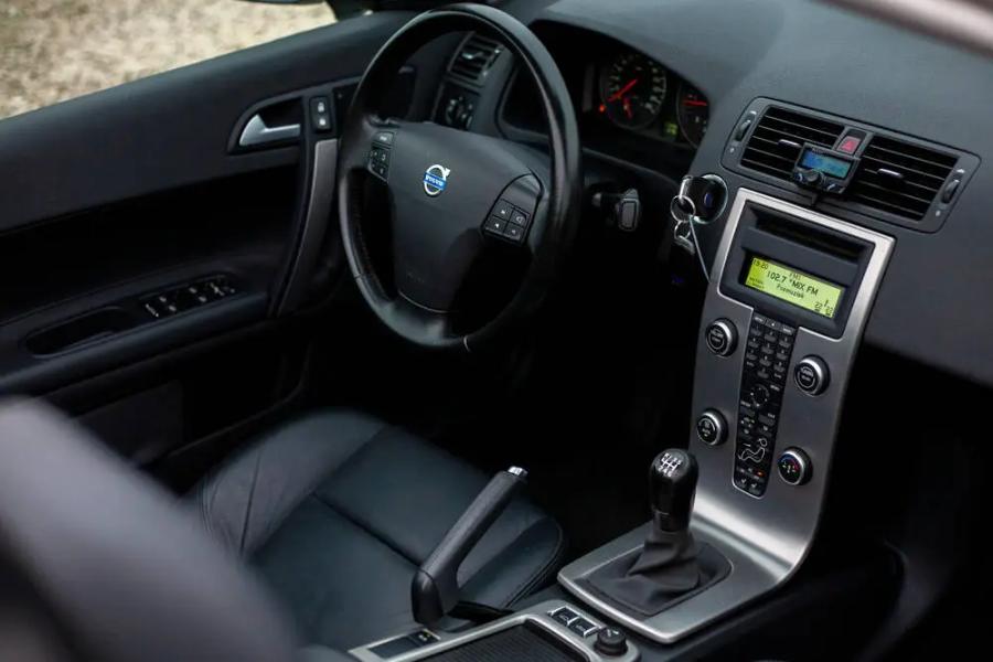 Grey Volvo C70 2008 in Riga, with an engine capacity of 2.00 L and mileage of 214 thousand km for 6495 €, photo 20 on AUTOMOTO.COM.LV