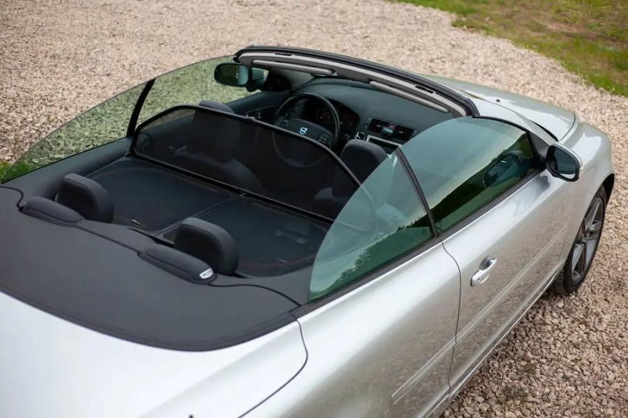 Grey Volvo C70 2008 in Riga, with an engine capacity of 2.00 L and mileage of 214 thousand km for 6495 €, photo 28 on AUTOMOTO.COM.LV