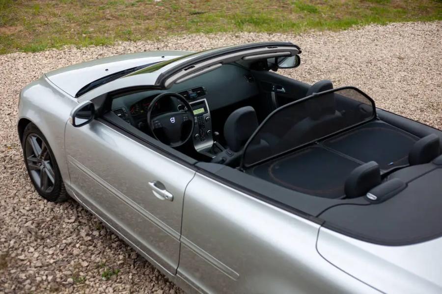 Grey Volvo C70 2008 in Riga, with an engine capacity of 2.00 L and mileage of 214 thousand km for 6495 €, photo 29 on AUTOMOTO.COM.LV