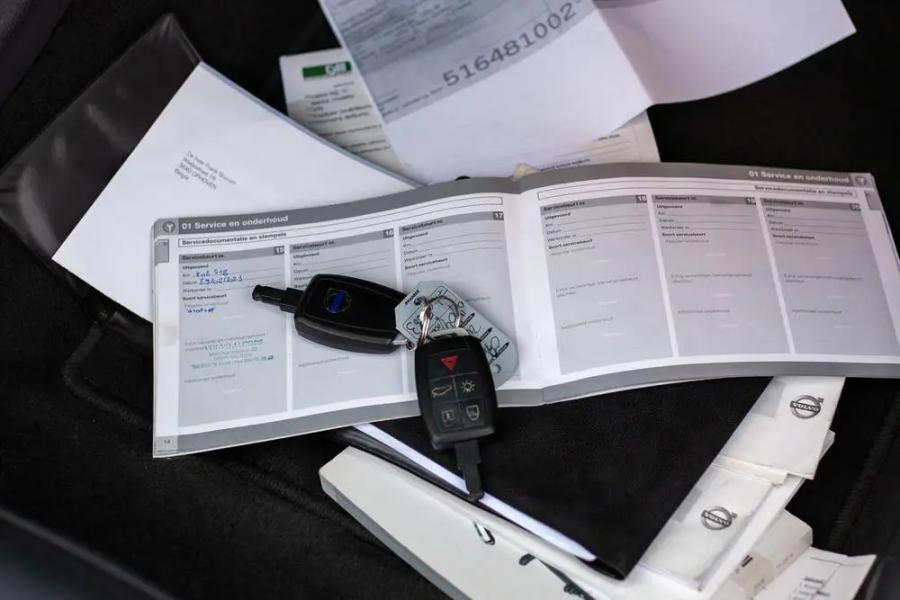 Grey Volvo C70 2008 in Riga, with an engine capacity of 2.00 L and mileage of 214 thousand km for 6495 €, photo 34 on AUTOMOTO.COM.LV