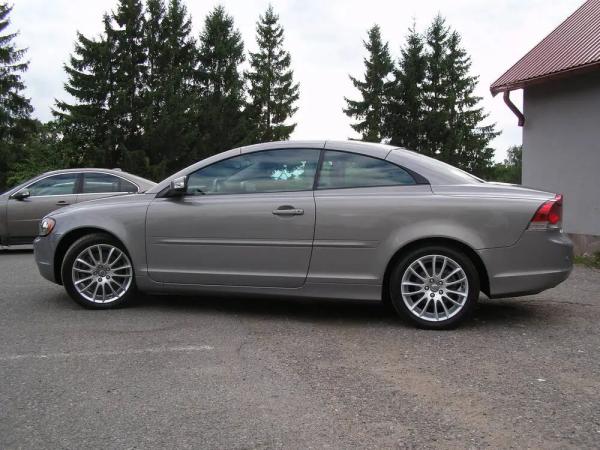 Pelēks Volvo C70 2008 Sigulda, ar dzinēja tilpumu 2.00 L un nobraukumu 248 tūkst. km par 5450 €, foto 6 vietnē AUTOMOTO.COM.LV