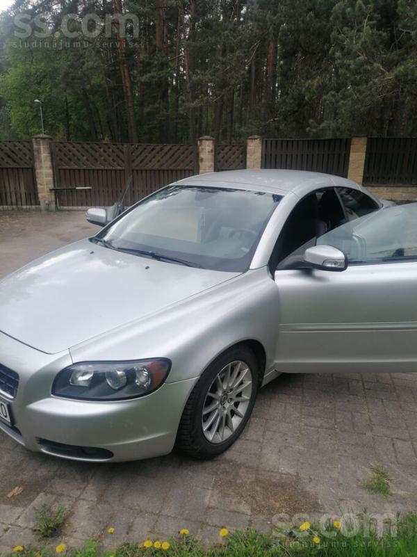Volvo C70 2008 Daugavpils vietnē Pelēks Volvo C70 2008 Daugavpils, ar dzinēja tilpumu 2.00 L un nobraukumu 230 tūkst. km par 2350 €, foto 5 vietnē AUTOMOTO.COM.LV