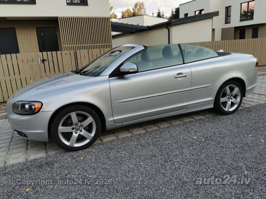 Pelēks Volvo C70 2010 Tallina, ar dzinēja tilpumu 2.00 L un nobraukumu 165 tūkst. km par 8390 €, foto 1 vietnē AUTOMOTO.COM.LV