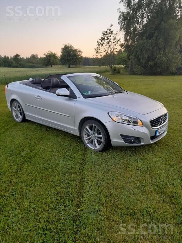 Pelēks Volvo C70 2010 Rīga, ar dzinēja tilpumu 2.00 L un nobraukumu 0 tūkst. km par 8499 €, foto 1 vietnē AUTOMOTO.COM.LV
