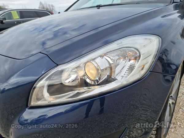 Grey Volvo C70 2012 in Tartu, with an engine capacity of 2.00 L and mileage of 266 thousand km for 7690 €, photo 5 on AUTOMOTO.COM.LV
