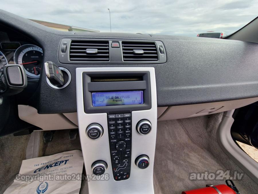 Pelēks Volvo C70 2012 Tartu, ar dzinēja tilpumu 2.00 L un nobraukumu 266 tūkst. km par 7690 €, foto 19 vietnē AUTOMOTO.COM.LV