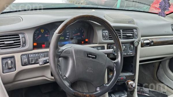 Grey Volvo C70 1998 in Riga, with an engine capacity of 2.30 L and mileage of 227 thousand km for 1950 €, photo 6 on AUTOMOTO.COM.LV