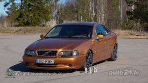 Oranžs Volvo C70 1997 Tallina, ar dzinēja tilpumu 2.30 L un nobraukumu 343 tūkst. km par 4300 €, foto  vietnē AUTOMOTO.COM.LV