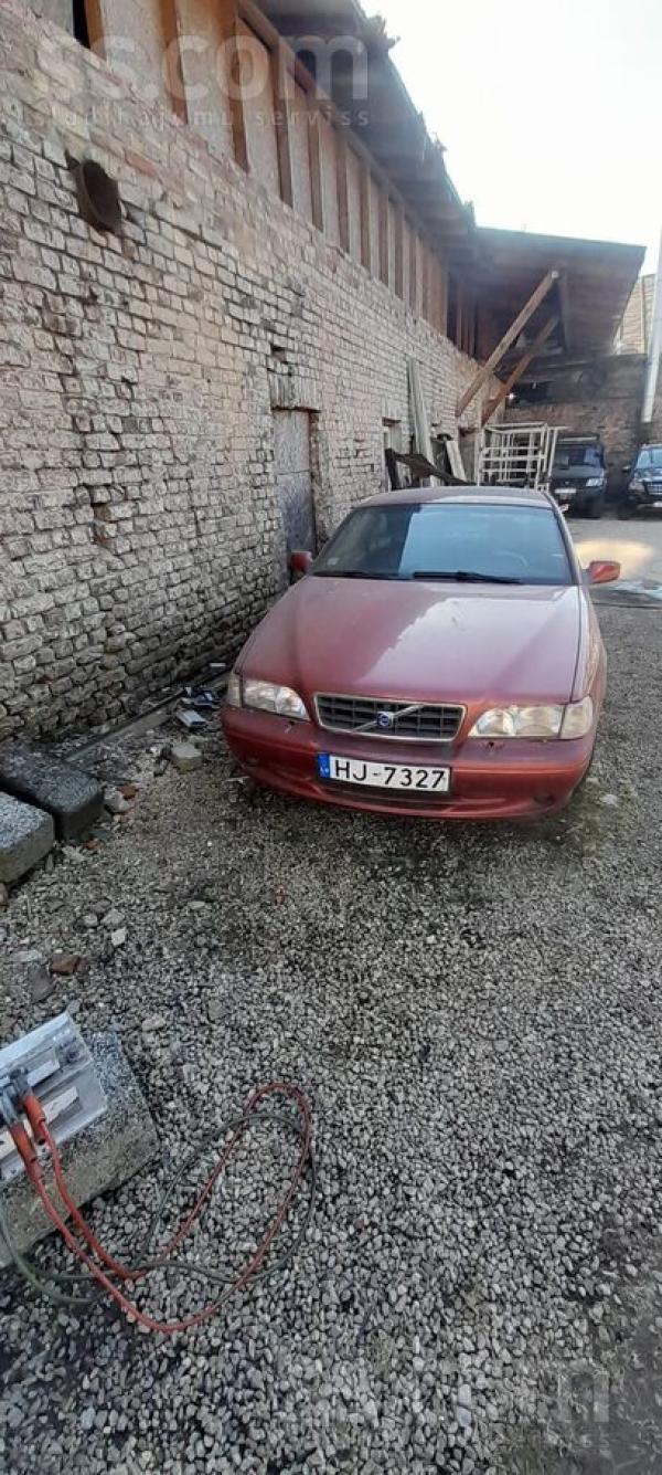Sarkans Volvo C70 1997 Rīga, ar dzinēja tilpumu 2.30 L un nobraukumu 270 tūkst. km par 4500 €, foto 1 vietnē AUTOMOTO.COM.LV
