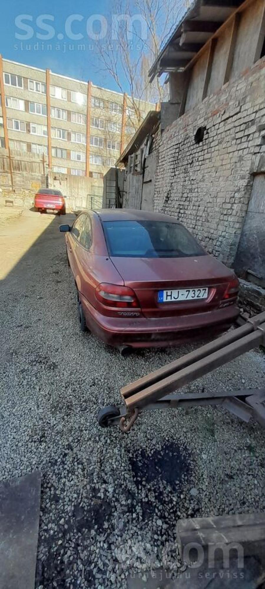 Sarkans Volvo C70 1997 Rīga, ar dzinēja tilpumu 2.30 L un nobraukumu 270 tūkst. km par 4500 €, foto 3 vietnē AUTOMOTO.COM.LV