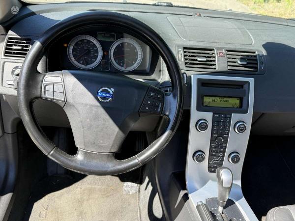 Белый Вольво Ц70 2011 в Клайпеда, объемом двигателя 2.50 л и пробегом 150 тыс. км за 3900 €, фото 7 на AUTOMOTO.COM.LV