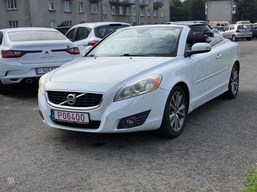 Balts Volvo C70 2011 Klaipėda, ar dzinēja tilpumu 2.50 L un nobraukumu 240 tūkst. km par 3800 €, foto 1 vietnē AUTOMOTO.COM.LV