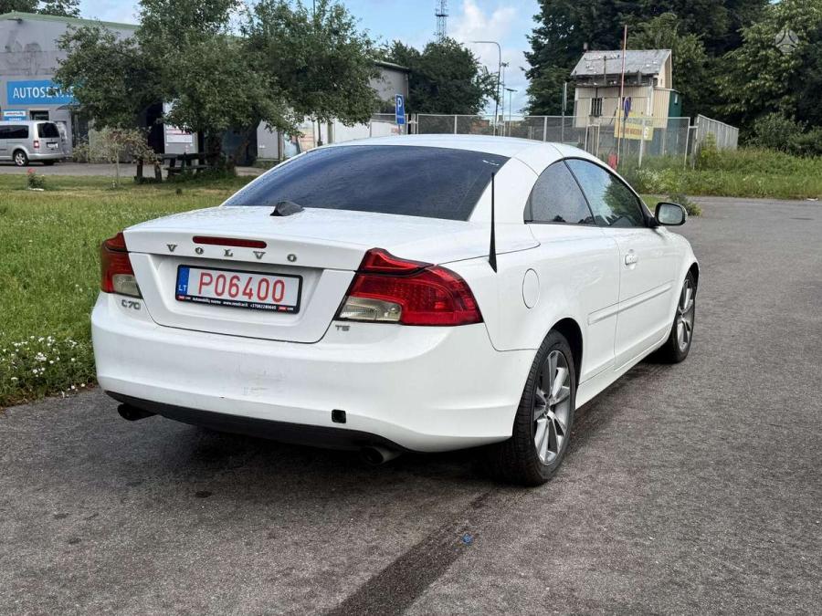 Balts Volvo C70 2011 Klaipėda, ar dzinēja tilpumu 2.50 L un nobraukumu 240 tūkst. km par 3800 €, foto 7 vietnē AUTOMOTO.COM.LV