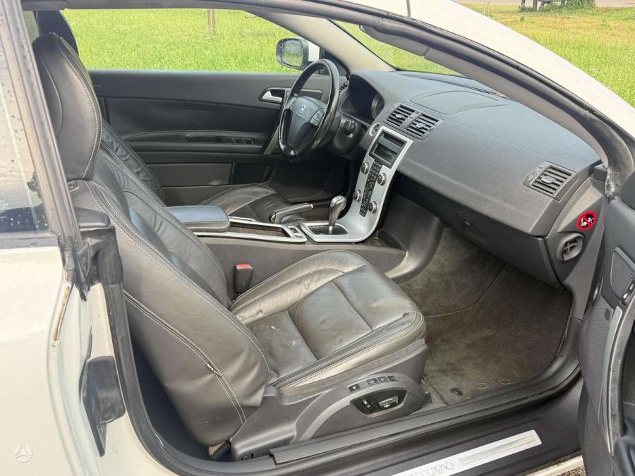 Balts Volvo C70 2011 Klaipėda, ar dzinēja tilpumu 2.50 L un nobraukumu 240 tūkst. km par 3800 €, foto 10 vietnē AUTOMOTO.COM.LV