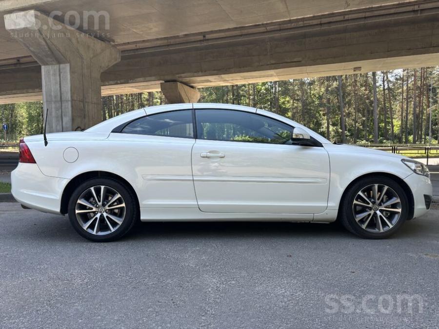 Balts Volvo C70 2012 Rīga, ar dzinēja tilpumu 2.00 L un nobraukumu 254 tūkst. km par 6790 €, foto 3 vietnē AUTOMOTO.COM.LV