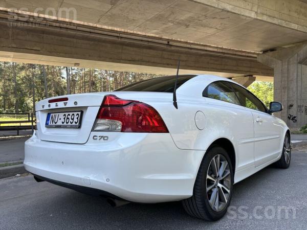 Balts Volvo C70 2012 Rīga, ar dzinēja tilpumu 2.00 L un nobraukumu 254 tūkst. km par 6790 €, foto 3 vietnē AUTOMOTO.COM.LV
