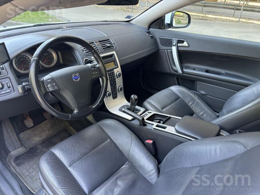 Balts Volvo C70 2012 Rīga, ar dzinēja tilpumu 2.00 L un nobraukumu 254 tūkst. km par 6790 €, foto 15 vietnē AUTOMOTO.COM.LV