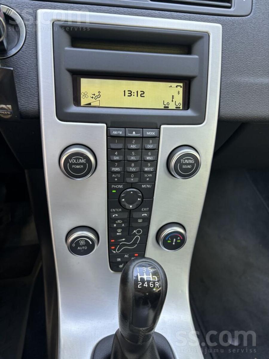 Balts Volvo C70 2012 Rīga, ar dzinēja tilpumu 2.00 L un nobraukumu 254 tūkst. km par 6790 €, foto 17 vietnē AUTOMOTO.COM.LV
