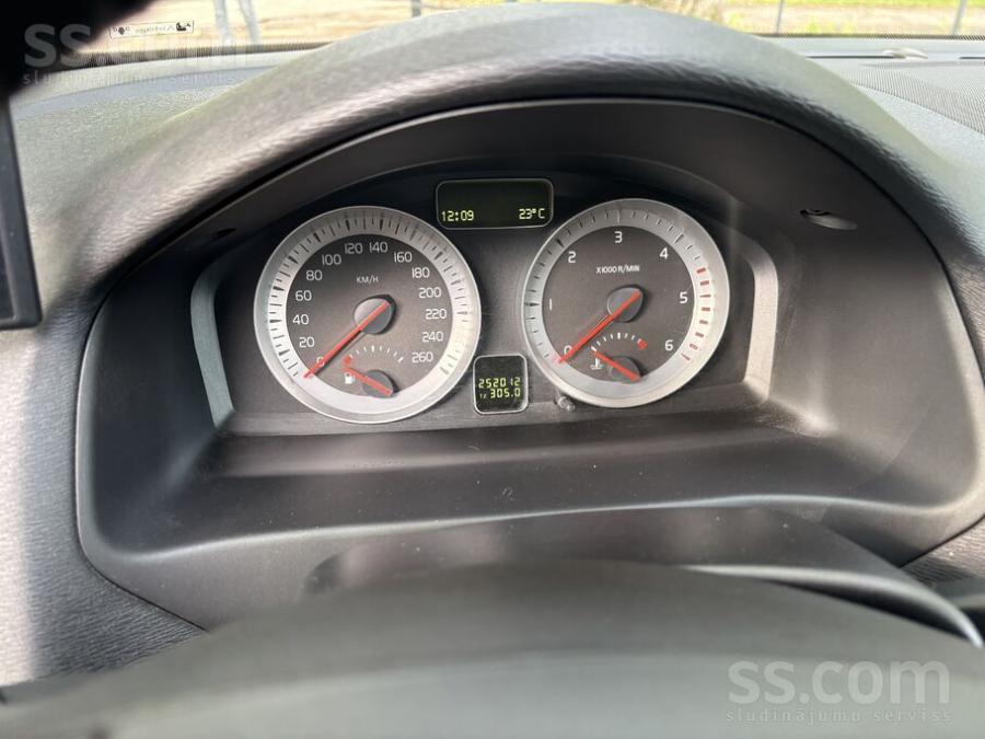Balts Volvo C70 2012 Rīga, ar dzinēja tilpumu 2.00 L un nobraukumu 254 tūkst. km par 6790 €, foto 18 vietnē AUTOMOTO.COM.LV