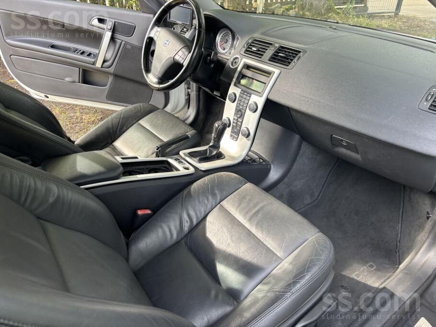 Balts Volvo C70 2012 Rīga, ar dzinēja tilpumu 2.00 L un nobraukumu 254 tūkst. km par 6790 €, foto 19 vietnē AUTOMOTO.COM.LV