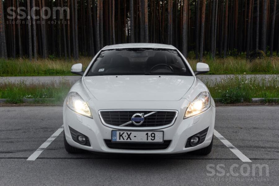 Balts Volvo C70 2013 Rīga, ar dzinēja tilpumu 2.00 L un nobraukumu 290 tūkst. km par 8500 €, foto 12 vietnē AUTOMOTO.COM.LV