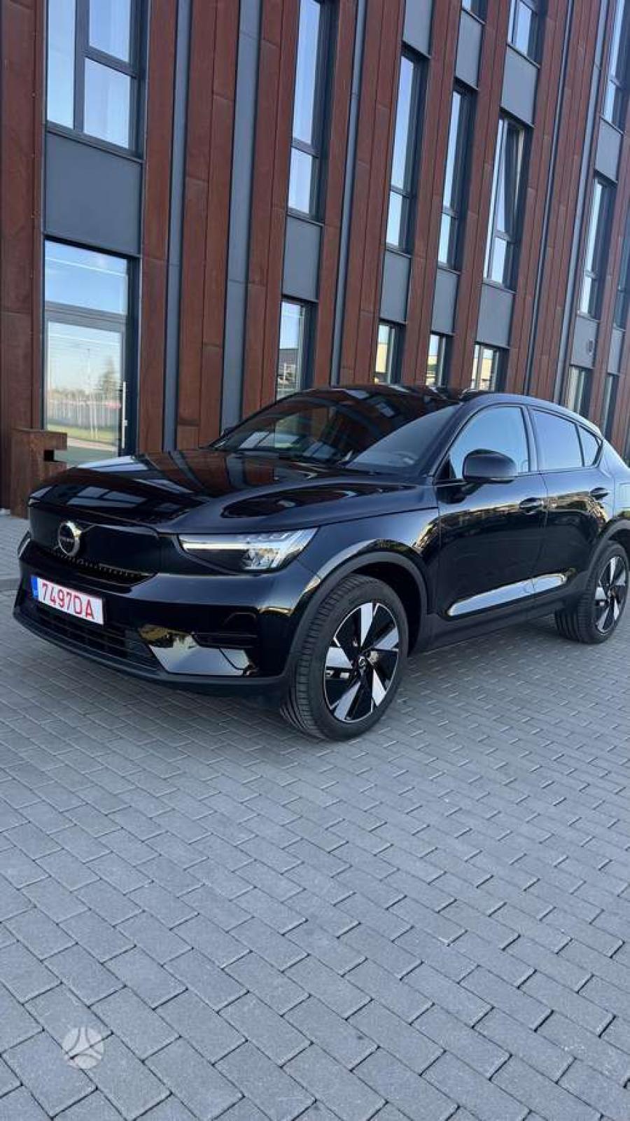 Black Volvo EC40 2024 in Kaunas, with an engine capacity of 0.00 L and mileage of 9 thousand km for 29999 €, photo 1 on AUTOMOTO.COM.LV