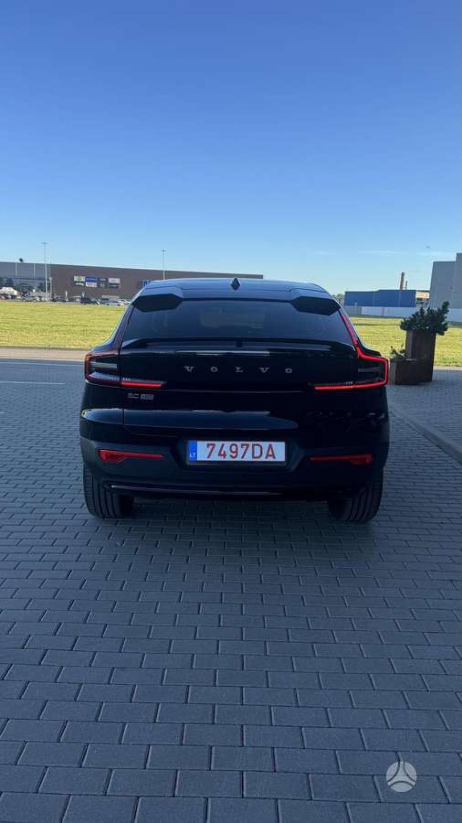 Black Volvo EC40 2024 in Kaunas, with an engine capacity of 0.00 L and mileage of 9 thousand km for 29999 €, photo 5 on AUTOMOTO.COM.LV