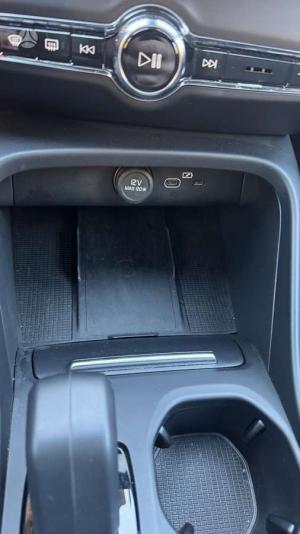 Black Volvo EC40 2024 in Kaunas, with an engine capacity of 0.00 L and mileage of 9 thousand km for 29999 €, photo 17 on AUTOMOTO.COM.LV