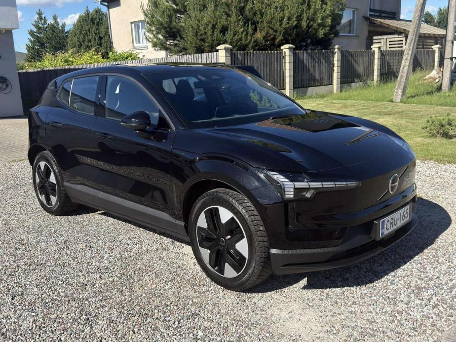 Black Volvo EX30 2024 in Panevezys, with an engine capacity of 0.00 L and mileage of 28 thousand km for 24800 €, photo 1 on AUTOMOTO.COM.LV