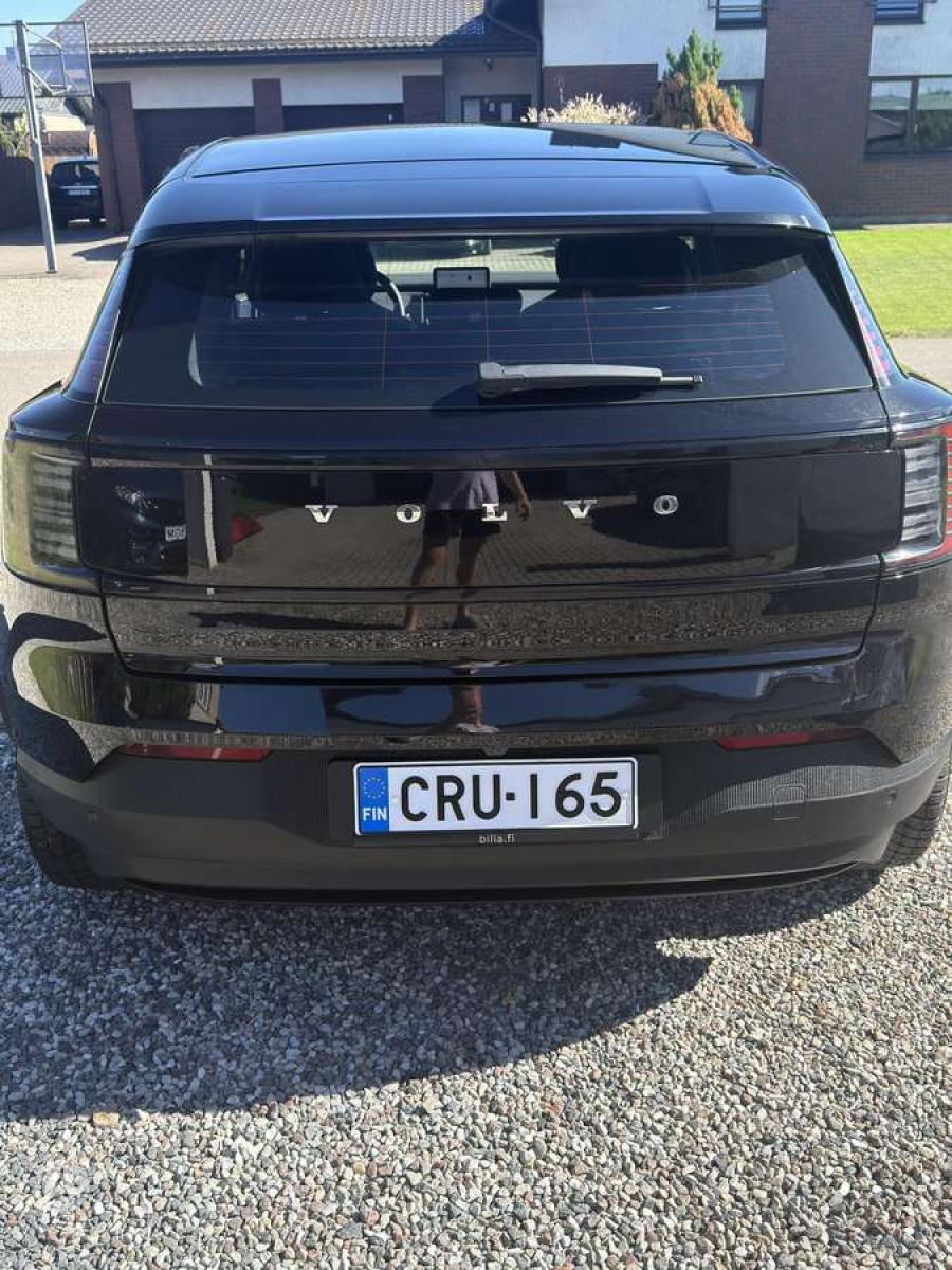 Black Volvo EX30 2024 in Panevezys, with an engine capacity of 0.00 L and mileage of 28 thousand km for 24800 €, photo 6 on AUTOMOTO.COM.LV