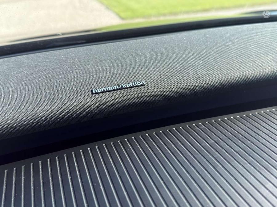 Black Volvo EX30 2024 in Panevezys, with an engine capacity of 0.00 L and mileage of 28 thousand km for 24800 €, photo 8 on AUTOMOTO.COM.LV