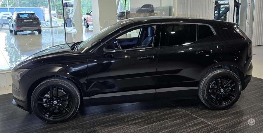 Black Volvo EX30 2024 in Siauliai, with an engine capacity of 0.00 L and mileage of 50 thousand km for 28900 €, photo 7 on AUTOMOTO.COM.LV