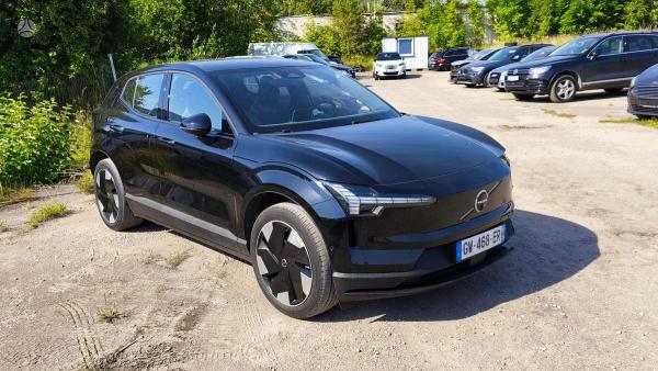 Black Volvo EX30 2024 in Alytus, with an engine capacity of 0.00 L and mileage of 117 thousand km for 17900 €, photo 2 on AUTOMOTO.COM.LV