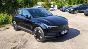 Black Volvo EX30 2024 in Alytus, with an engine capacity of 0.00 L and mileage of 117 thousand km for 17900 €, photo 3 on AUTOMOTO.COM.LV