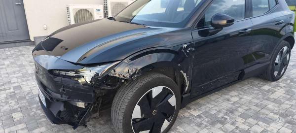 Black Volvo EX30 2024 in Alytus, with an engine capacity of 0.00 L and mileage of 117 thousand km for 17900 €, photo 5 on AUTOMOTO.COM.LV