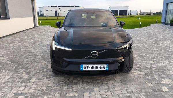 Black Volvo EX30 2024 in Alytus, with an engine capacity of 0.00 L and mileage of 117 thousand km for 17900 €, photo 7 on AUTOMOTO.COM.LV