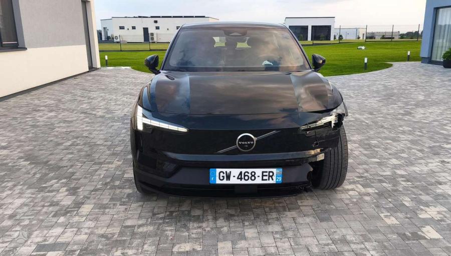 Black Volvo EX30 2024 in Alytus, with an engine capacity of 0.00 L and mileage of 117 thousand km for 17900 €, photo 8 on AUTOMOTO.COM.LV