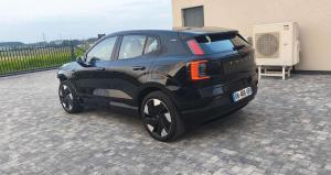 Black Volvo EX30 2024 in Alytus, with an engine capacity of 0.00 L and mileage of 117 thousand km for 17900 €, photo 9 on AUTOMOTO.COM.LV
