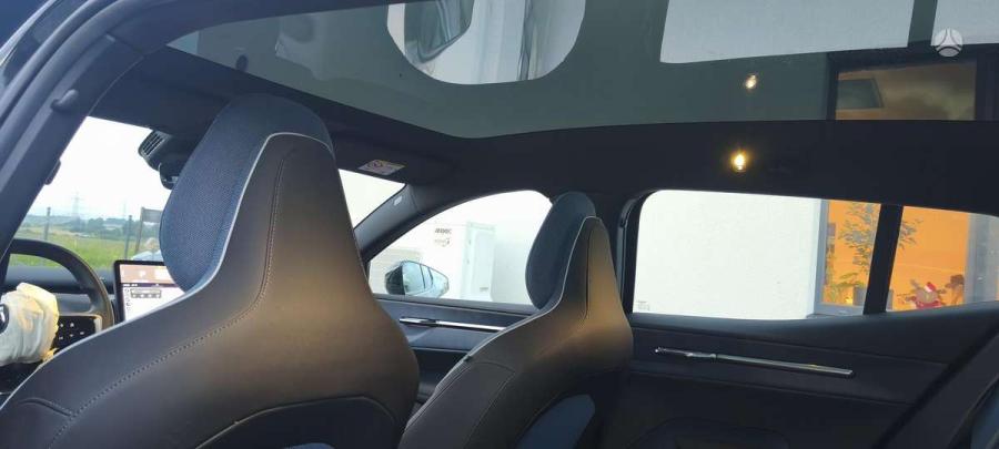 Black Volvo EX30 2024 in Alytus, with an engine capacity of 0.00 L and mileage of 117 thousand km for 17900 €, photo 21 on AUTOMOTO.COM.LV