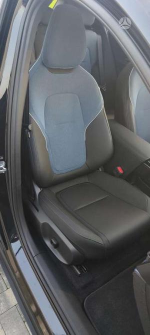 Black Volvo EX30 2024 in Alytus, with an engine capacity of 0.00 L and mileage of 117 thousand km for 17900 €, photo 25 on AUTOMOTO.COM.LV