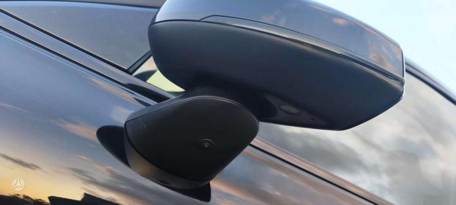 Black Volvo EX30 2024 in Alytus, with an engine capacity of 0.00 L and mileage of 117 thousand km for 17900 €, photo 27 on AUTOMOTO.COM.LV