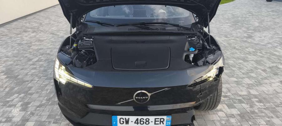 Black Volvo EX30 2024 in Alytus, with an engine capacity of 0.00 L and mileage of 117 thousand km for 17900 €, photo 35 on AUTOMOTO.COM.LV