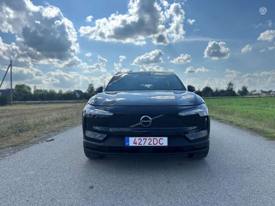 Black Volvo EX30 2024 in Kedainiai, with an engine capacity of 0.00 L and mileage of 26 thousand km for 17500 €, photo 3 on AUTOMOTO.COM.LV