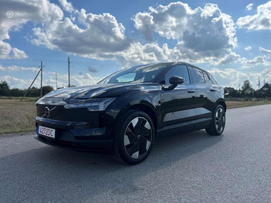 Black Volvo EX30 2024 in Kedainiai, with an engine capacity of 0.00 L and mileage of 26 thousand km for 17500 €, photo 4 on AUTOMOTO.COM.LV