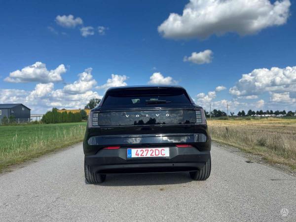 Вольво EX30 2024 в Кедайняй на AUTOMOTO.COM.LV Черный Вольво EX30 2024 в Кедайняй, объемом двигателя 0.00 л и пробегом 26 тыс. км за 17500 €, фото 6 на AUTOMOTO.COM.LV