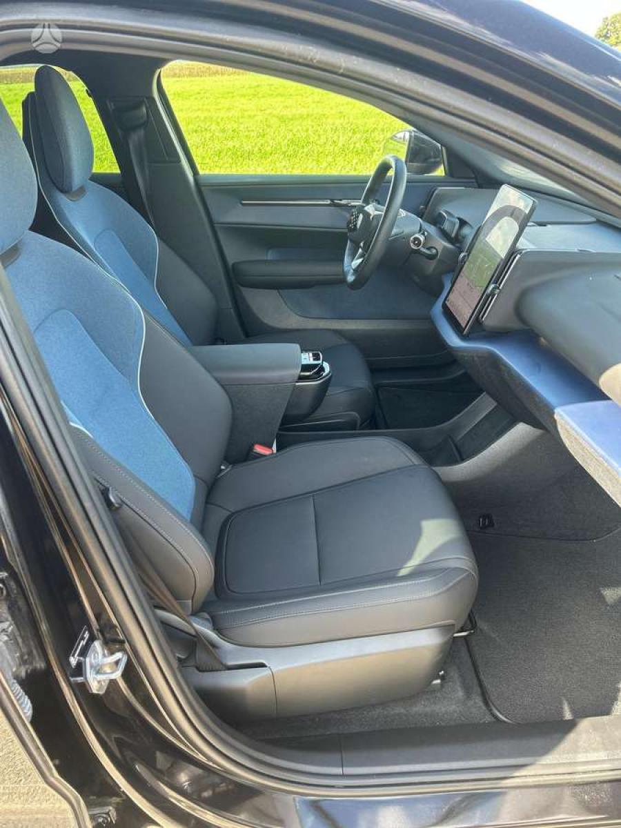 Black Volvo EX30 2024 in Kedainiai, with an engine capacity of 0.00 L and mileage of 26 thousand km for 17500 €, photo 10 on AUTOMOTO.COM.LV