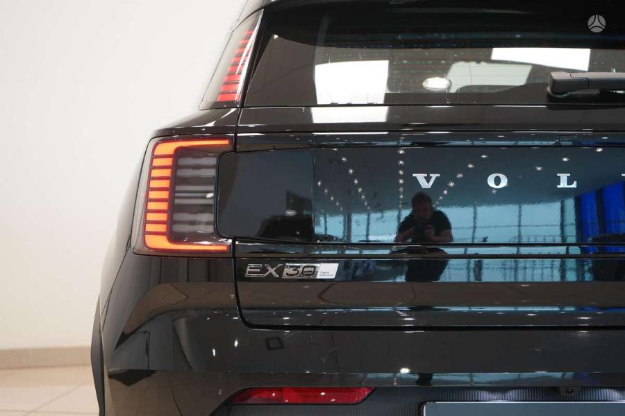 Melns Volvo EX30 2025 Viļņa, ar dzinēja tilpumu 0.00 L un nobraukumu 15 tūkst. km par 41250 €, foto 8 vietnē AUTOMOTO.COM.LV