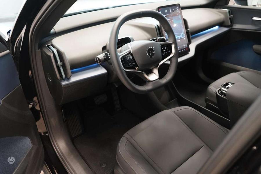 Melns Volvo EX30 2025 Viļņa, ar dzinēja tilpumu 0.00 L un nobraukumu 15 tūkst. km par 41250 €, foto 9 vietnē AUTOMOTO.COM.LV