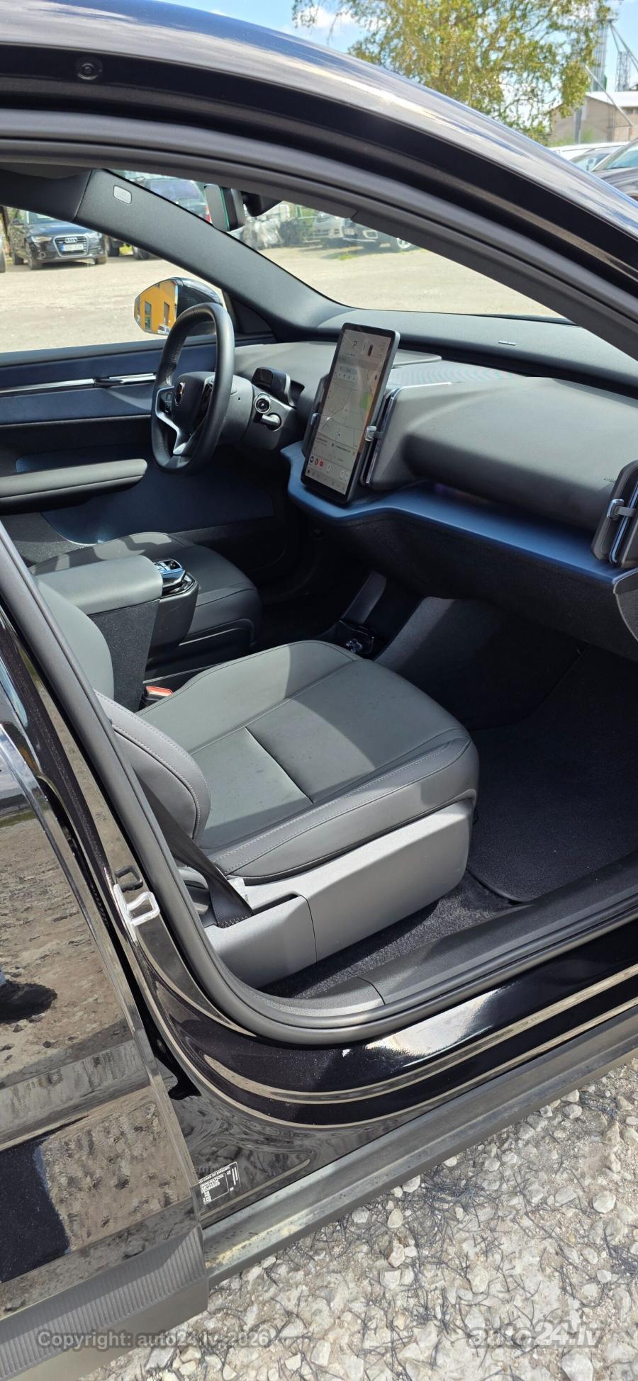 Black Volvo EX30 2024 in Tartu, with an engine capacity of 0.00 L and mileage of 35 thousand km for 34200 €, photo 11 on AUTOMOTO.COM.LV