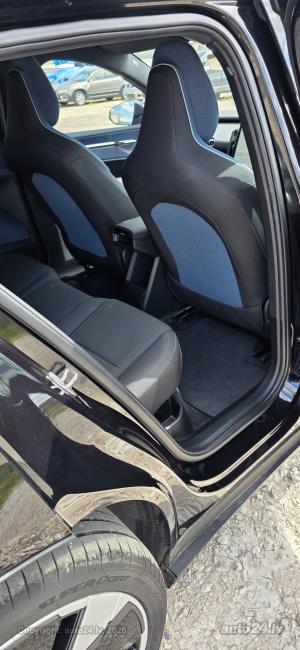 Black Volvo EX30 2024 in Tartu, with an engine capacity of 0.00 L and mileage of 35 thousand km for 34200 €, photo 12 on AUTOMOTO.COM.LV
